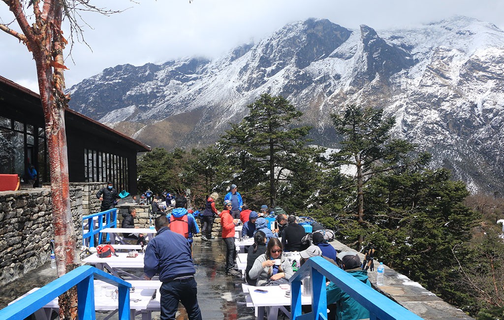 Can we charge mobile or any Electronic devices in the EBC trek